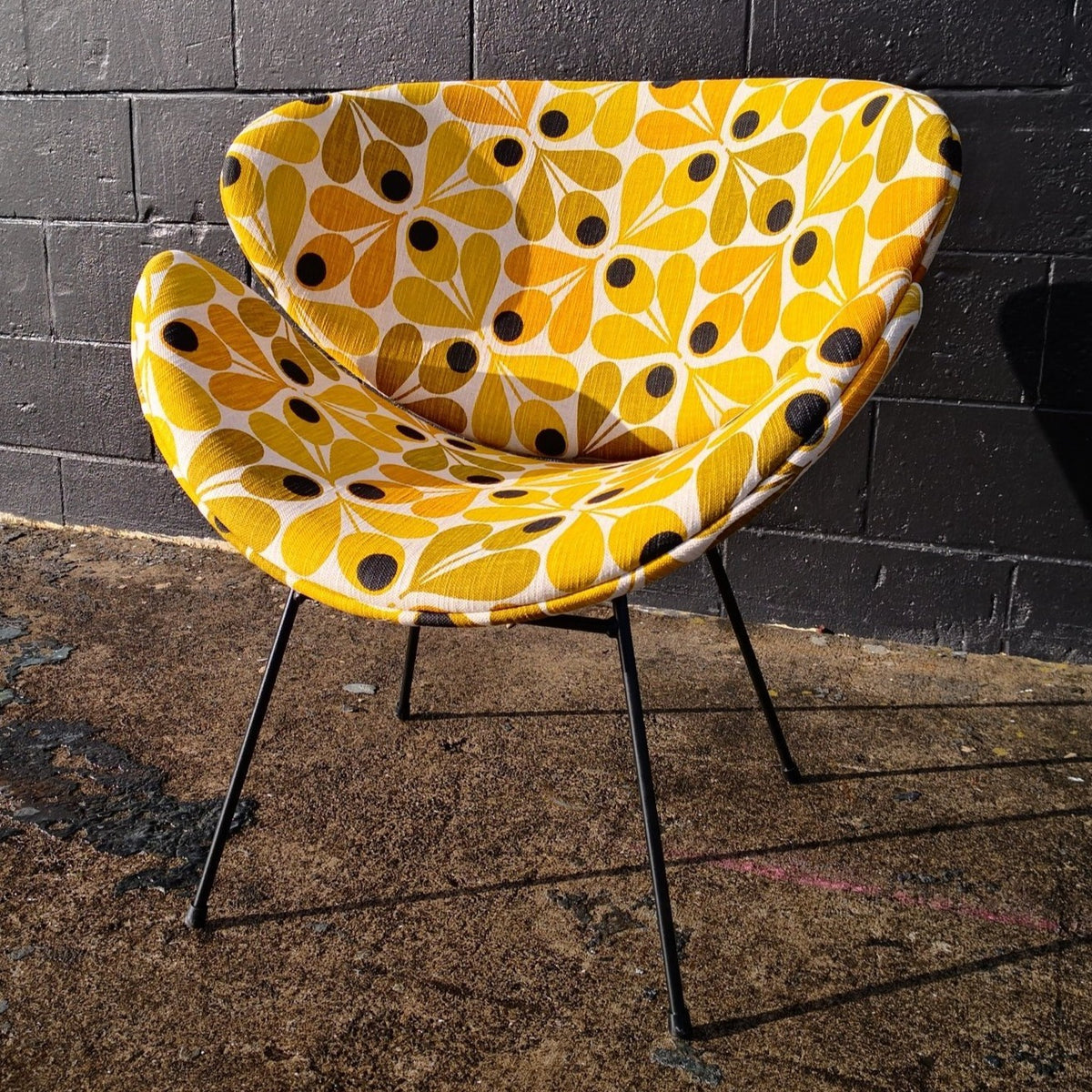 Lip-look Chair – Issa Furniture